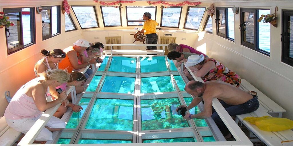 Barca con fondo di vetro a Sharm El Sheikh | Nile Voyage Tours